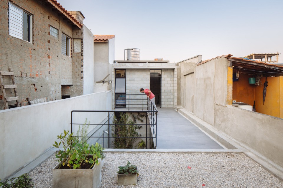 Modest Modernism: Concrete Block House in Brazil Wins Award - WebUrbanist