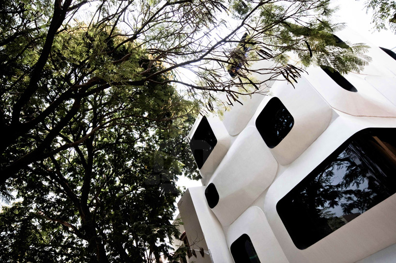 Fresh & Modern Showcase: 15 Strikingly Beautiful Geometric Home Designs ...