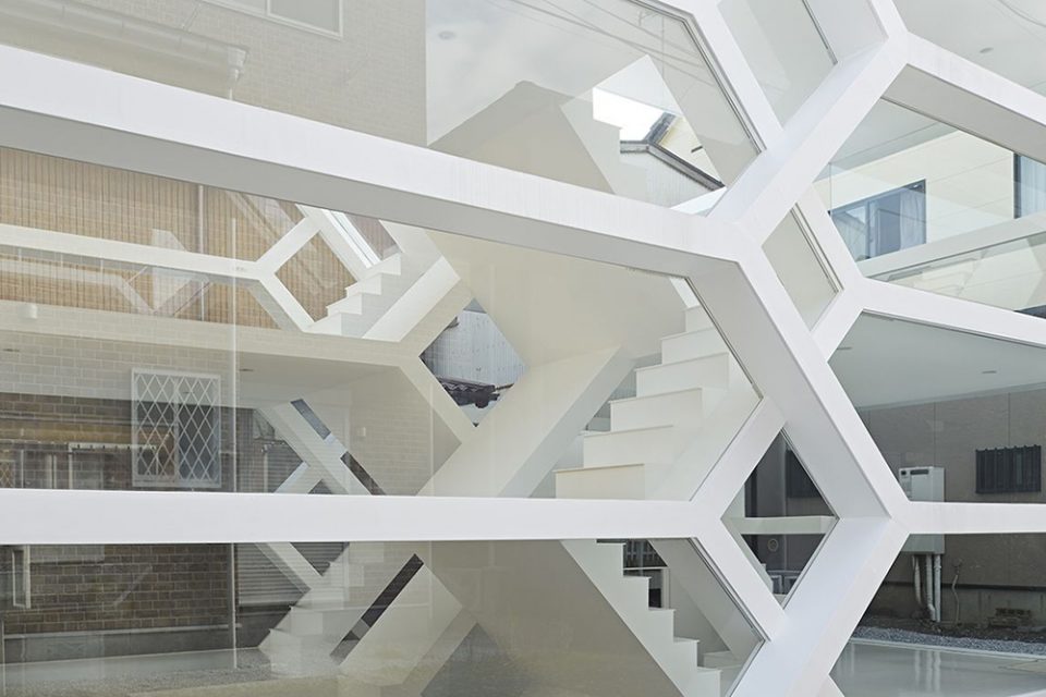 Fresh & Modern Showcase: 15 Strikingly Beautiful Geometric Home Designs ...
