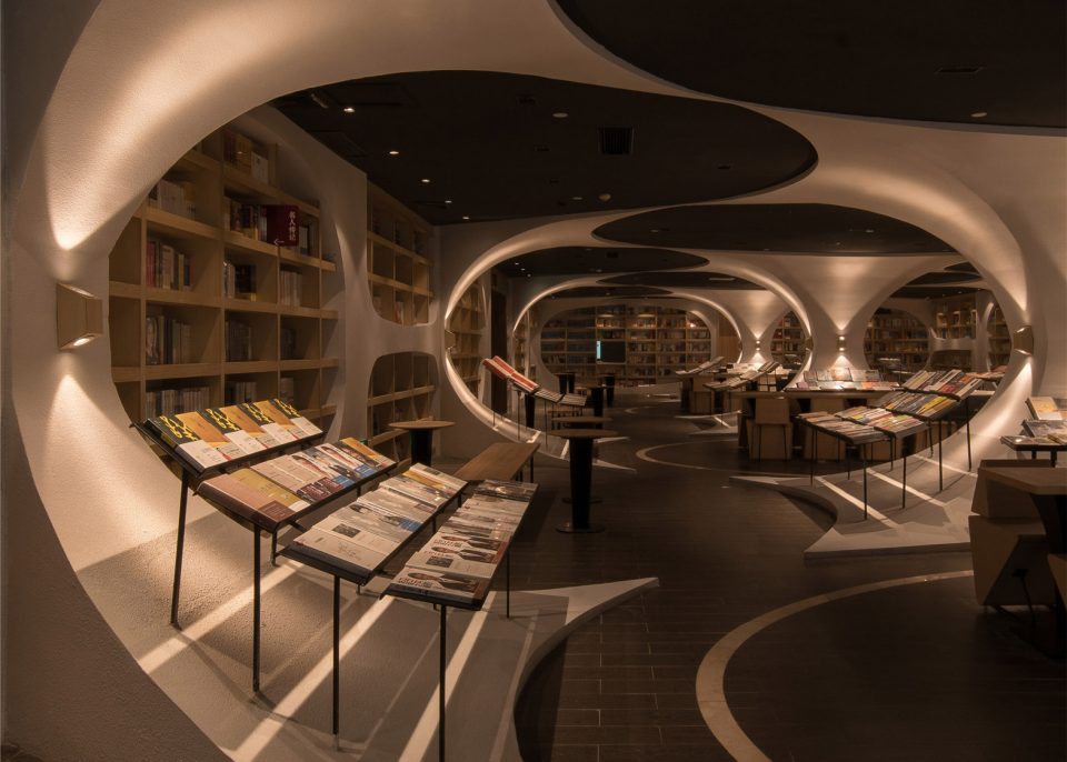 Tunnel of Books: Shelves Wrap Curved Bookstore Walls & Ceiling ...
