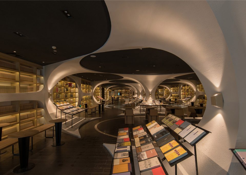 Tunnel of Books: Shelves Wrap Curved Bookstore Walls & Ceiling ...