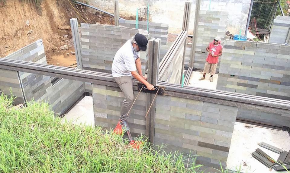 LEGO-Like Architecture: $5,000 Homes from Recycled Plastic Blocks ...