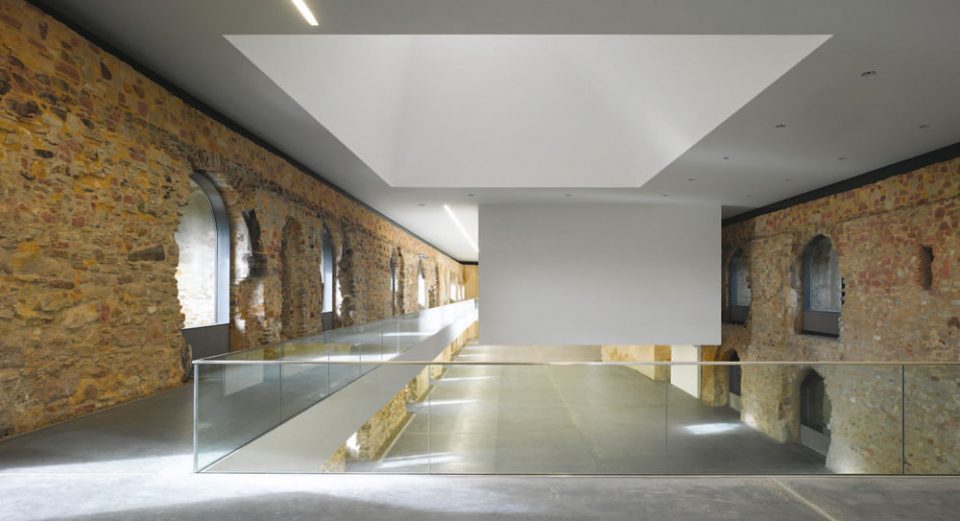 A Study in Architectural Contrasts: 12 Modern-Meets-Historic Additions ...