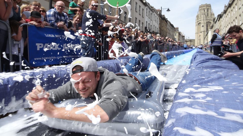 12 City Slides Turning Urban Settings Into Playgrounds for Adults ...