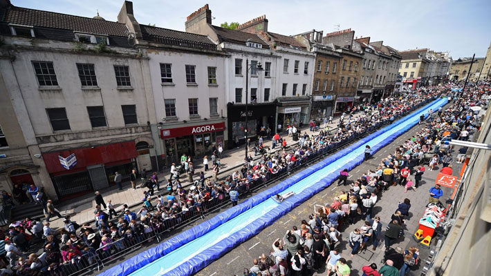 12 City Slides Turning Urban Settings Into Playgrounds for Adults ...