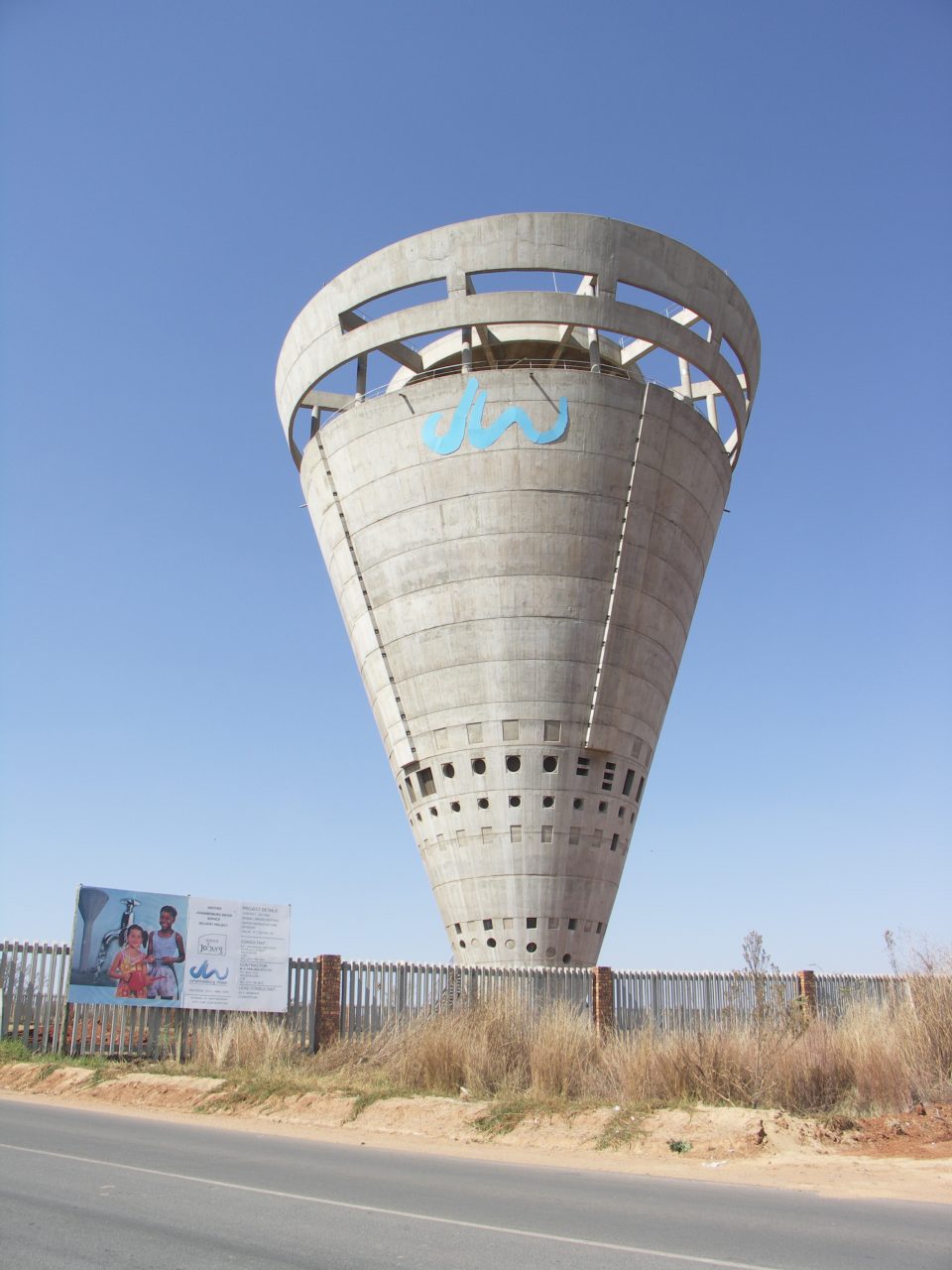 Wet Look: 12 (More) Cool Creative Water Tanks & Towers | Urbanist
