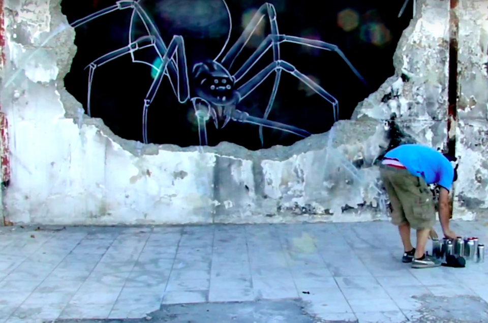 Attack of the Giant Spider! Watch This Optical Illusion Mural Come to ...