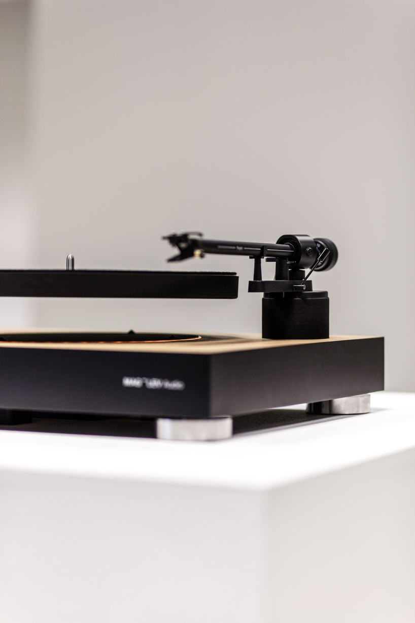 Record Breaking: Magnetic Levitating Turntable Lets Vinyl Defy Gravity ...