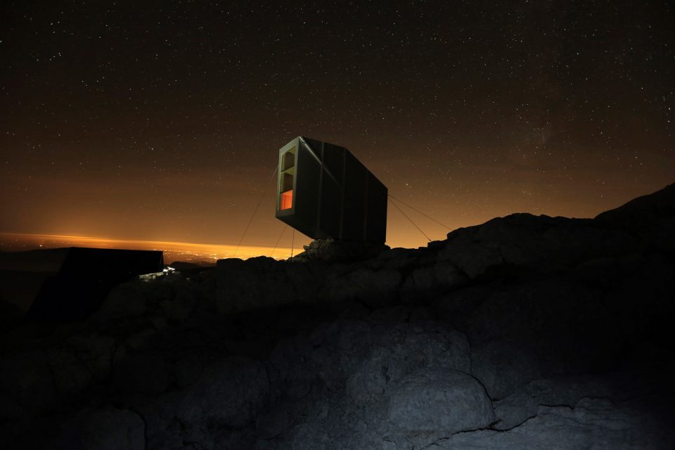 Cantilevered Cabin: Dizzying Alpine Shelter Hangs Off the Edge of a ...