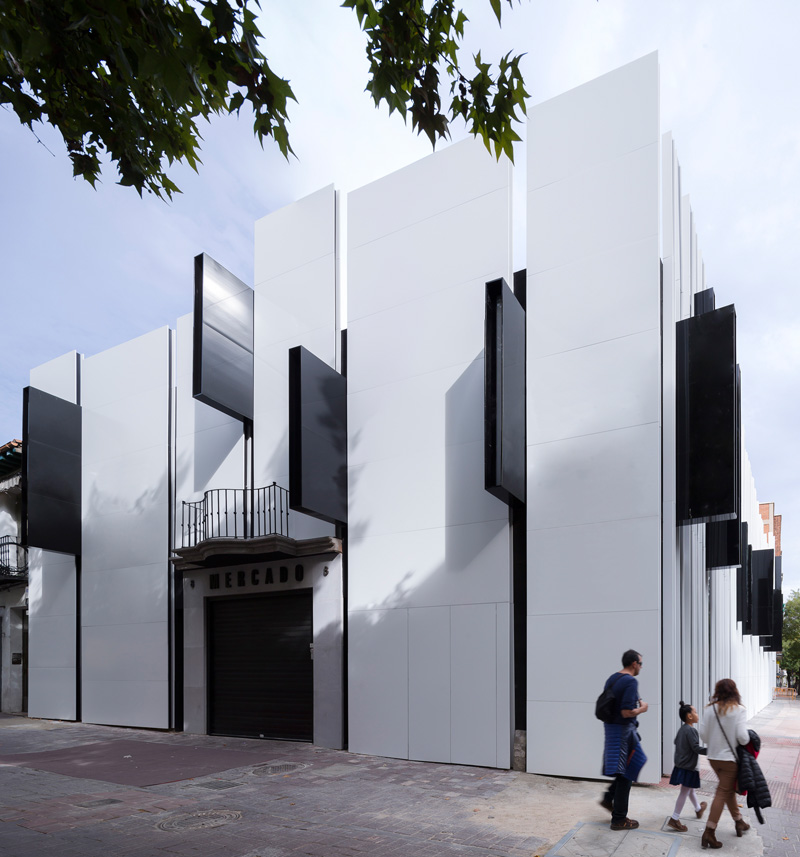 Fashionable Facades: 15 Buildings That Put On An Artistic Face ...