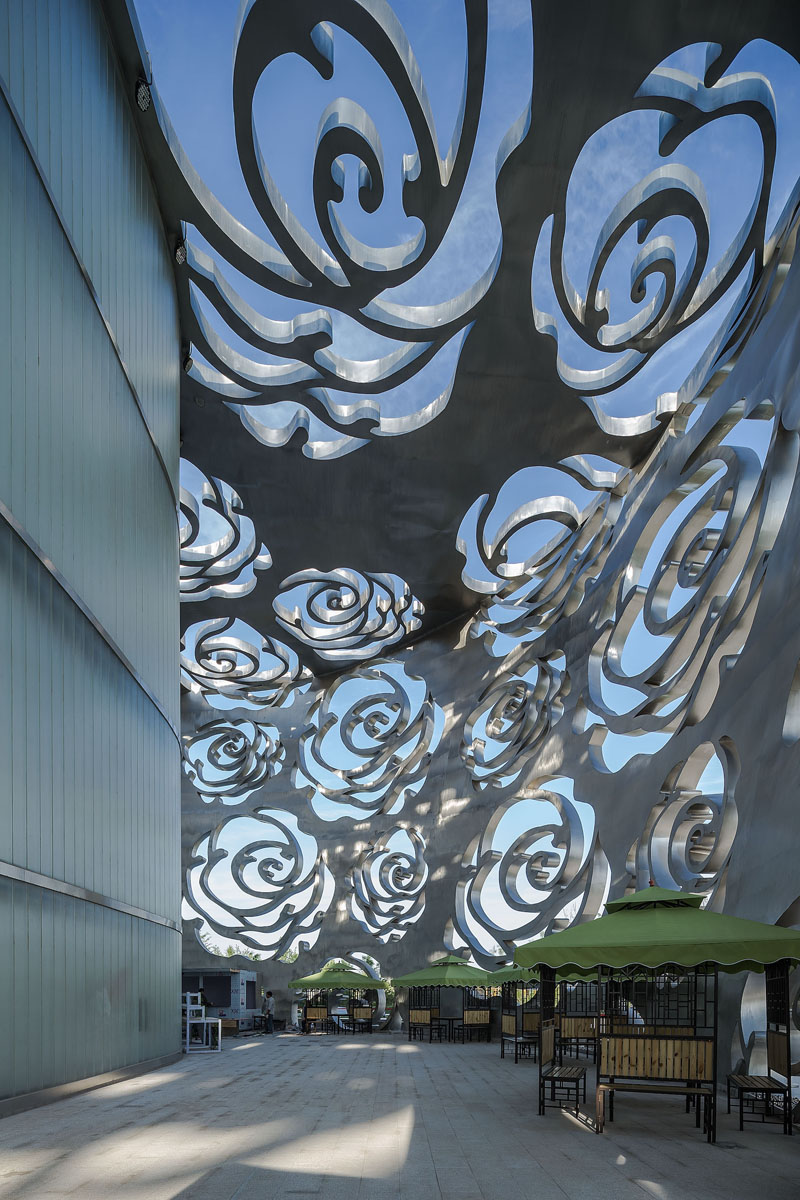 Fashionable Facades: 15 Buildings That Put On An Artistic Face | Urbanist