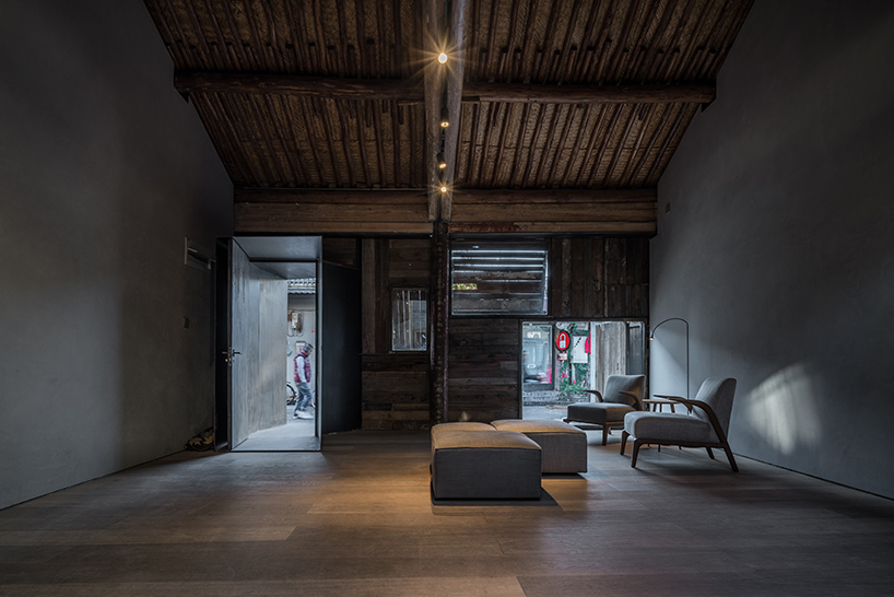 Hutong Hostel: Modern Micro-Hotel Squeezes into Historic Chinese ...