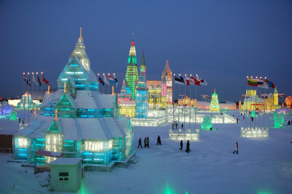 City of Ice: 20 Photos of China’s Amazing Annual Snow Sculptures ...