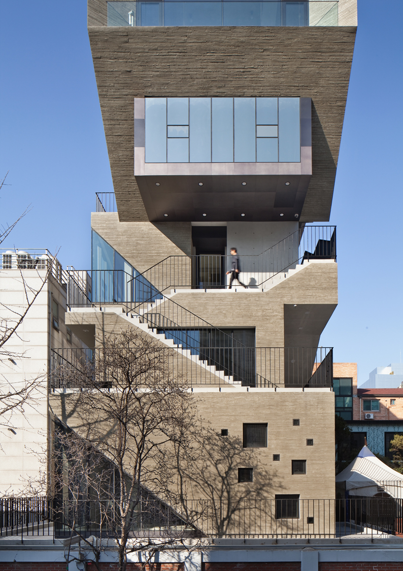 Stepping It Up: 15 Spectacularly Sculptural Modern Staircases | Urbanist