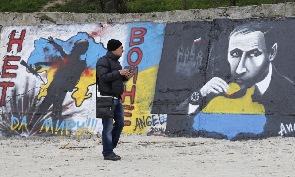 Breaking Vlad: Street Art Takes On Vladimir Putin - WebUrbanist