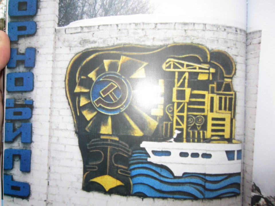 Out Of Limits: 15 Retro-Futuristic Soviet Town Welcome Signs - WebUrbanist