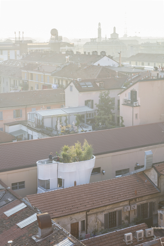 Mini Living: Breathable Cylindrical Home Slots Into a Tiny Alleyway ...
