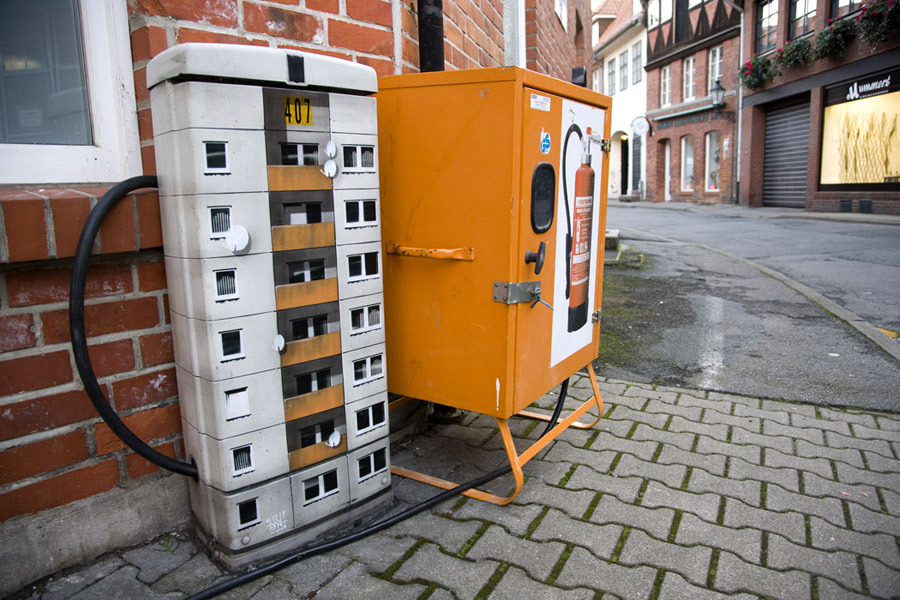 Architecture in Miniature: 13 Modern Dollhouse & Other Tiny Buildings ...