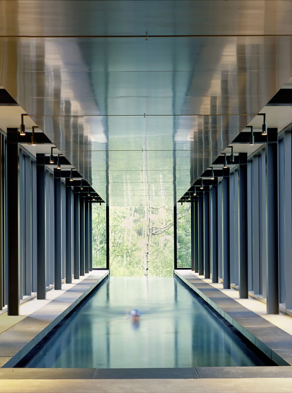 Modern Homes for Mermaids: 12 Houses Built Around Swimming Pools ...