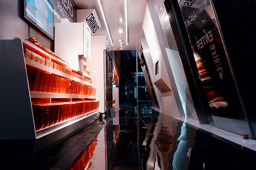 Cyberpunk City: World’s First Self-Driving Grocery Store Hits Streets ...