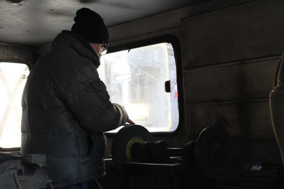 Blade Rollers: 11 Retro-Style Knife Sharpener Vans - WebUrbanist