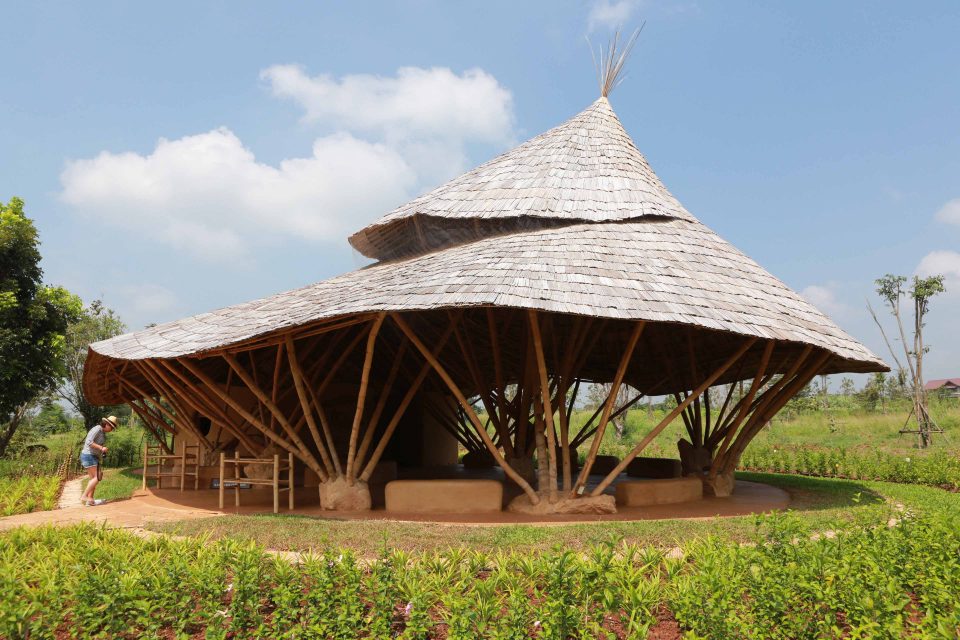 Bold Bamboo: 8 Dramatic Organic Structures by Chiangmai Life Architects ...