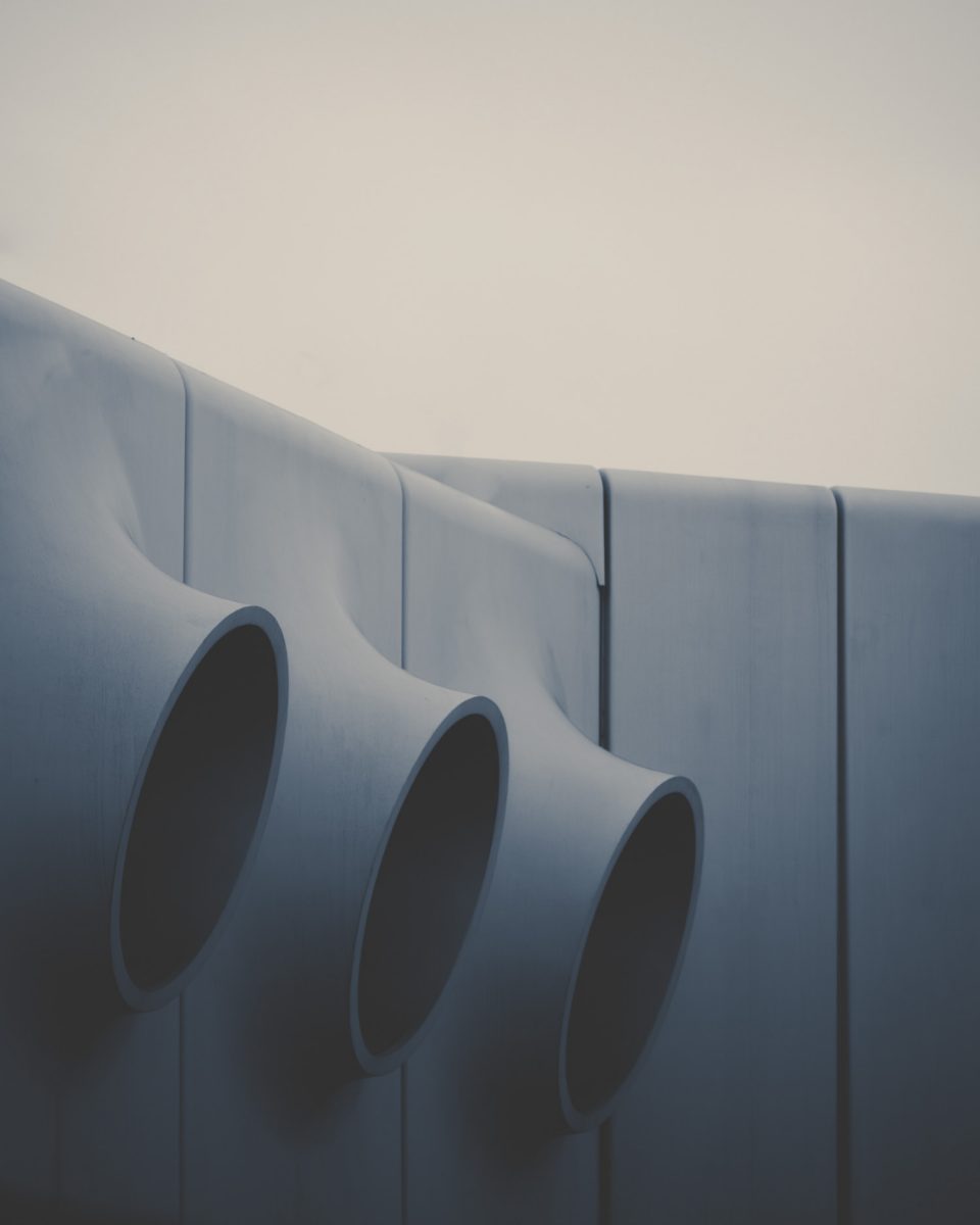 Alien Architecture: Modern Buildings Recast as Extraterrestrial Ships ...