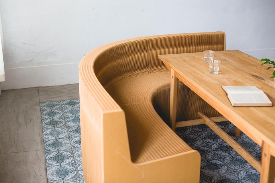 Slinky Chairs: Accordion-Style Transforming Furniture Stretches & Bends ...