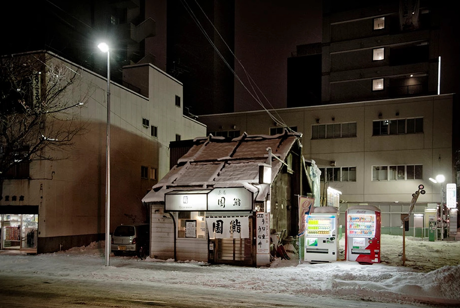 Roadside Lights: The Quiet Beauty of Japanese Vending Machines at Night ...