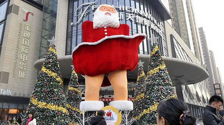 Satan Claus: 10 More Scary & Creepy Santa Statues - WebUrbanist