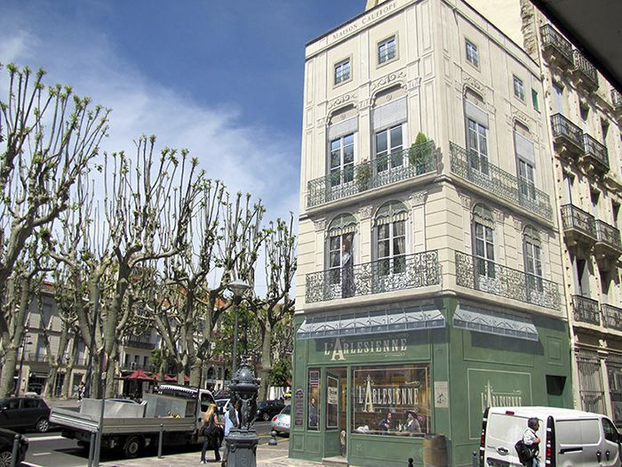 It’s All a Sham! 21 Urban Structures & Facades That Aren’t What They ...