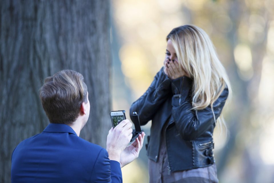 Social Media Addicts Have a New Way to Propose with This Engagement ...
