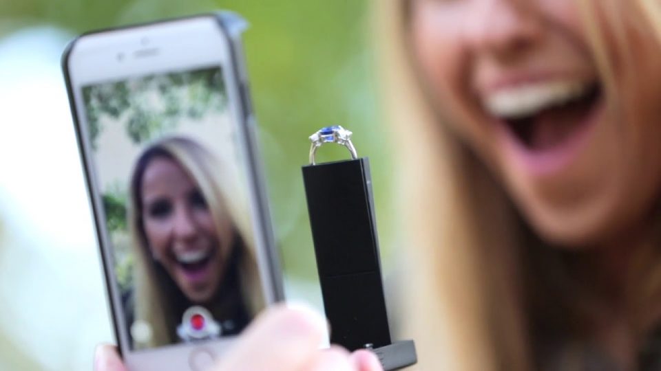 Social Media Addicts Have a New Way to Propose with This Engagement ...