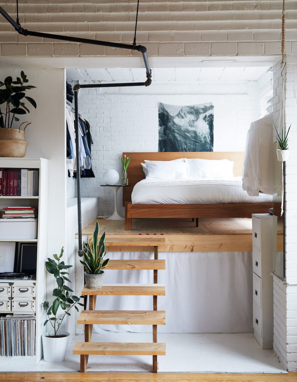 Space-Saving Inspiration: 14 Gorgeous Lofts, Nooks and Smart Layouts ...