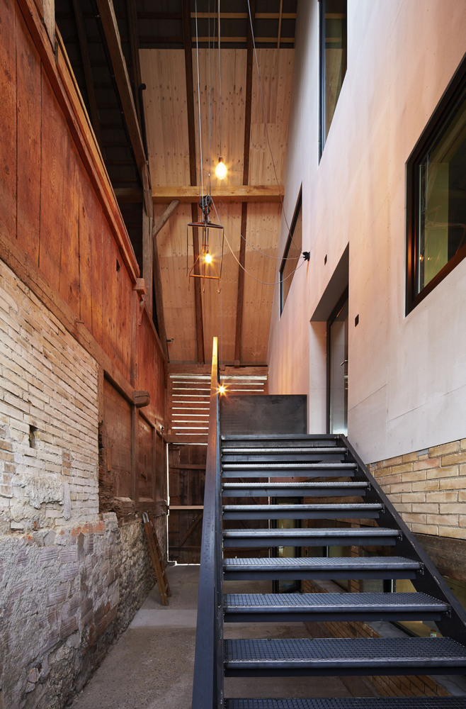 Raised in a Barn & Proud: 15 Farm Buildings Converted to Modern Homes ...