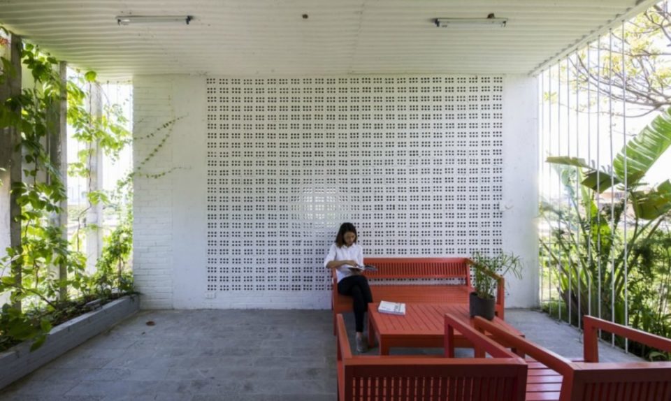 Uplifting Design: Site’s Native Greenery Transplanted onto New ...