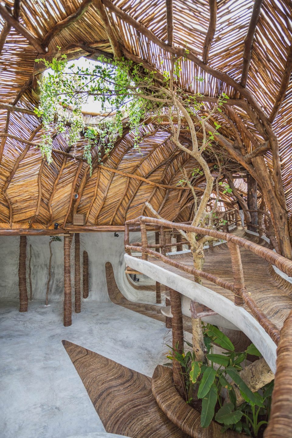 La increíble arquitectura biomimética de la galería de arte SFER IK en ...