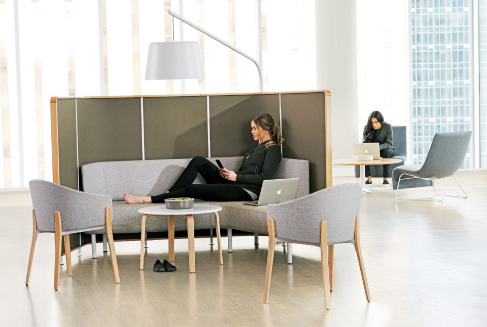 Bye Bye Boring Workspace: 12 Office Arrangements That Feel Fresh & Fun ...