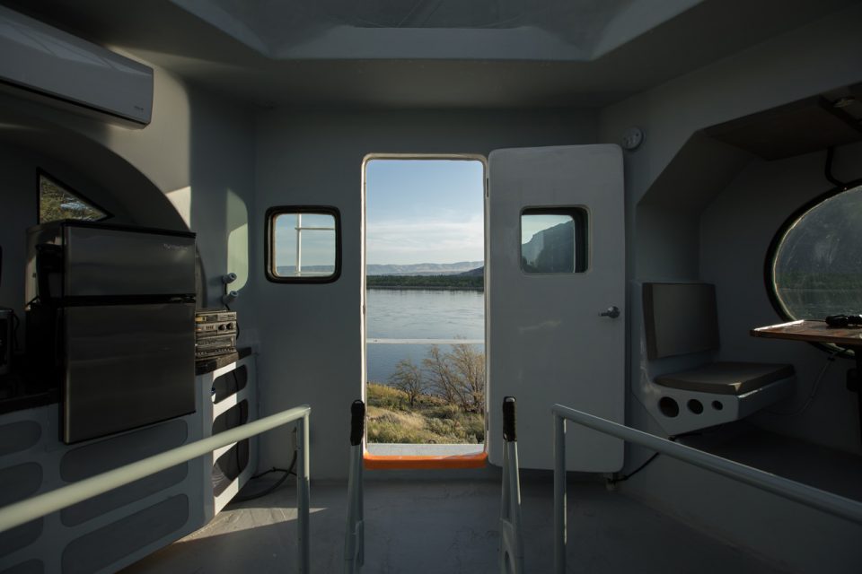 Small Steps: One Man’s Down-To-Earth Lunar Lander Home - WebUrbanist