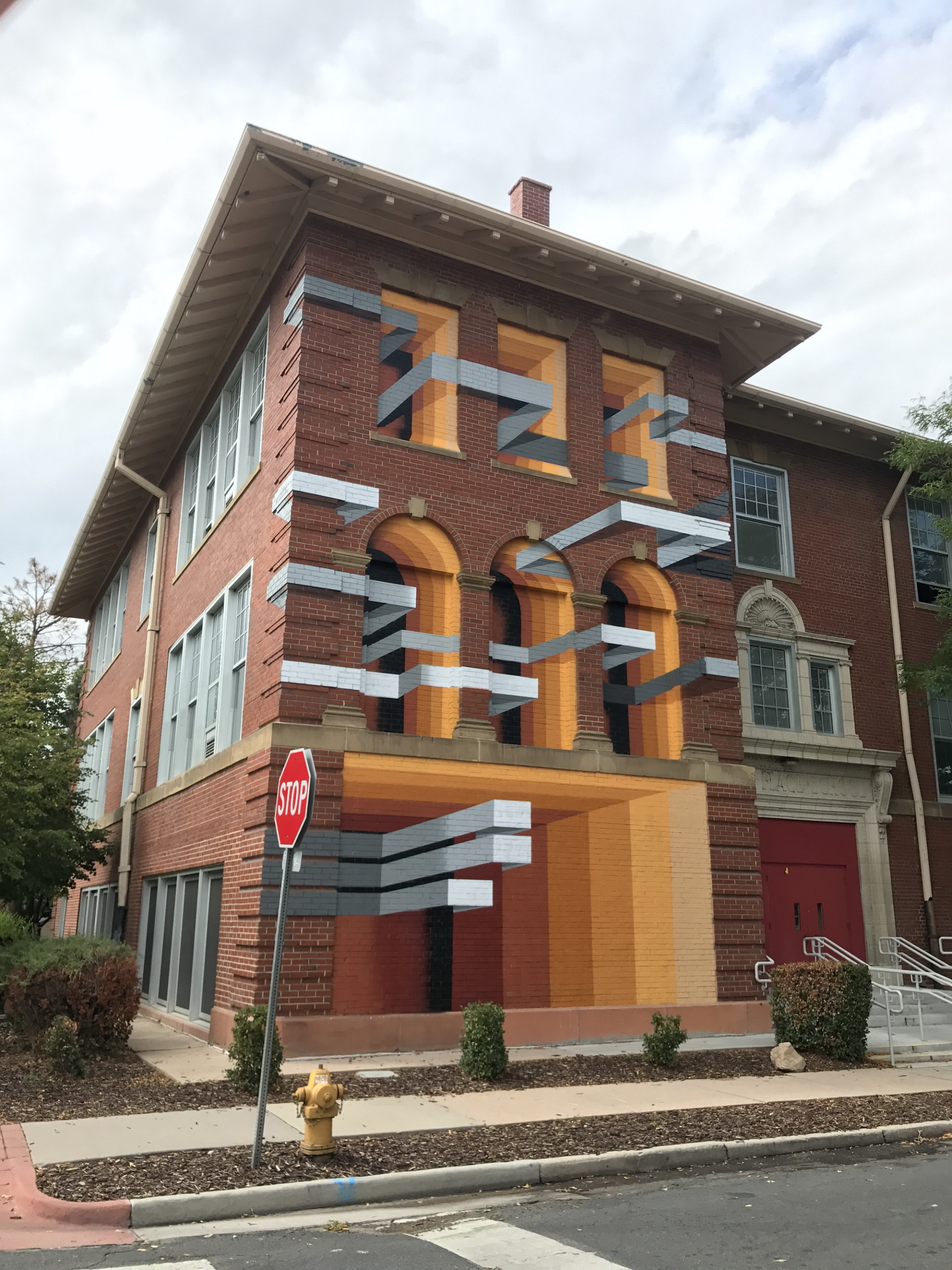 Four-Dimensional Murals: Artist Folds Space Inside Architectural ...
