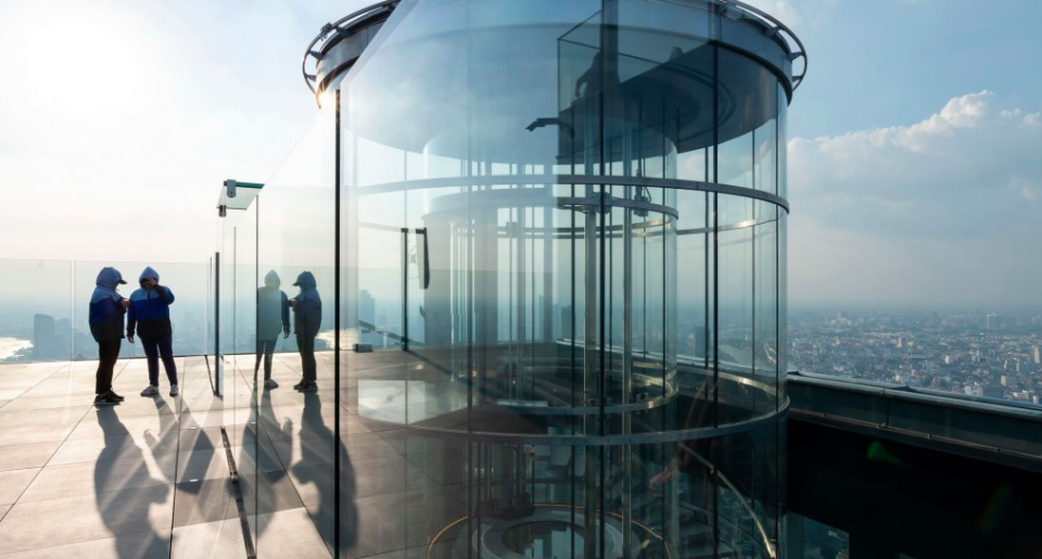 Daring Glass Observation Deck Opens Atop 77-Story Tower in Bangkok ...