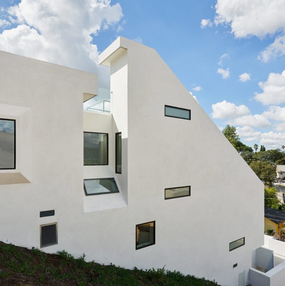 Sliced and Folded: Modern White House Tumbles Down a Hill in Los ...