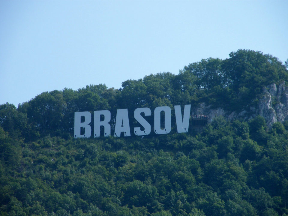 Tinsel Towns: 10 International HOLLYWOOD Sign Homages - WebUrbanist