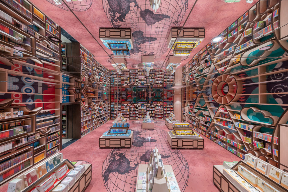Mirrored Chinese Bookstore Offers Readers a Maze of Discovery - WebUrbanist