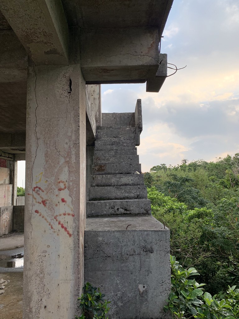 Haunted Hotel: Unfinished Abandoned Okinawa Resort Inn - WebUrbanist